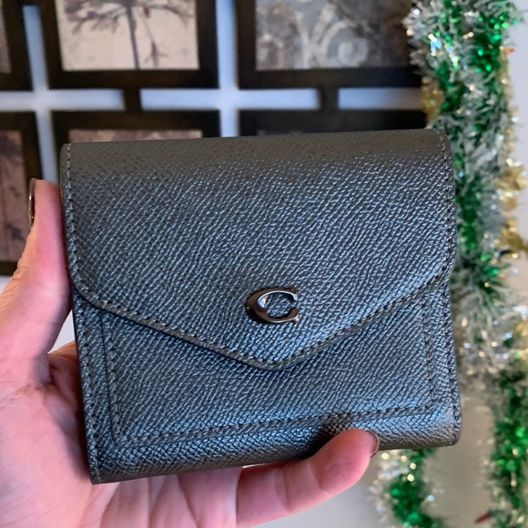 Coach | Bags | Authentic Coach 941 Metallic Gray Crossgrain Leather ...